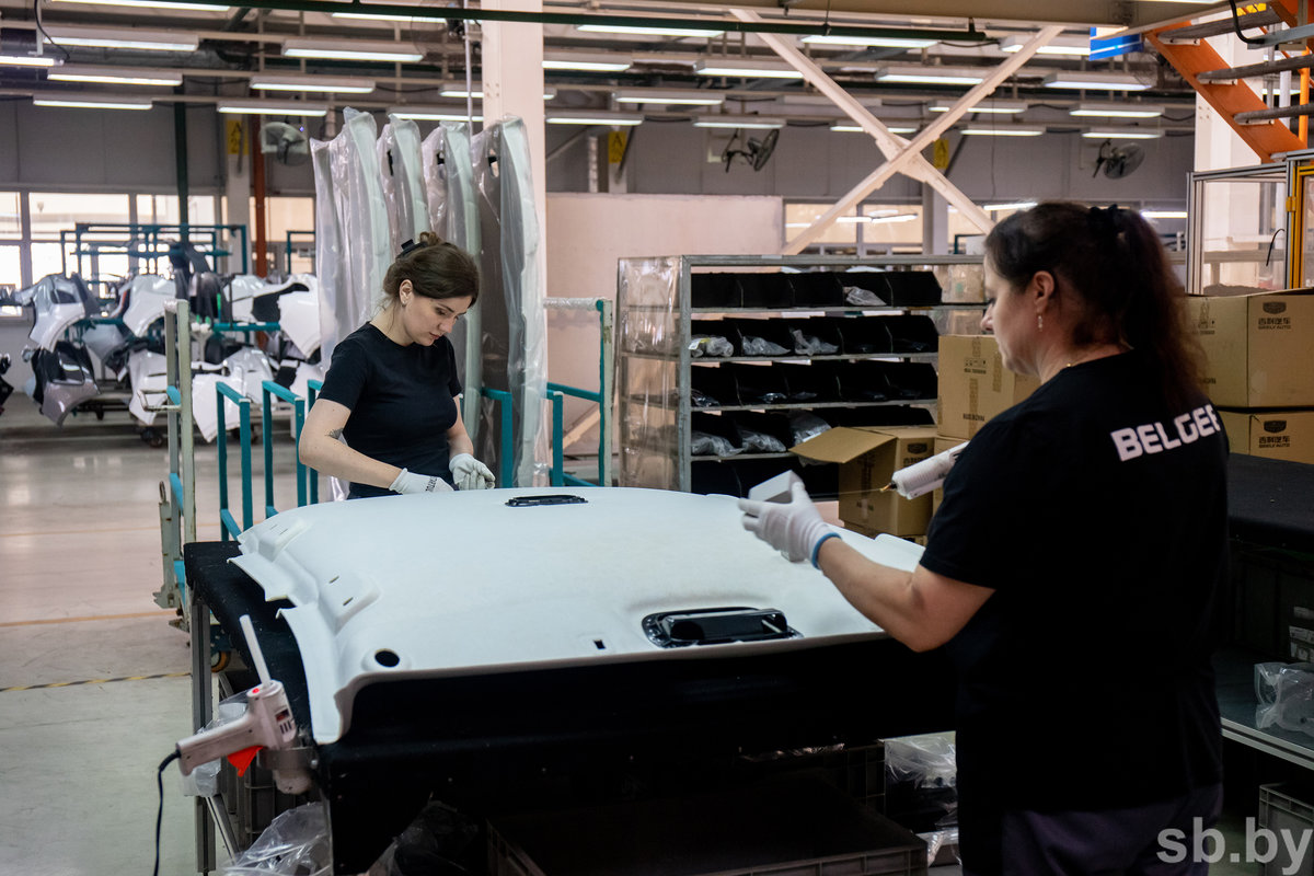 Car production at Belarusian BelGee factory. Slideshow